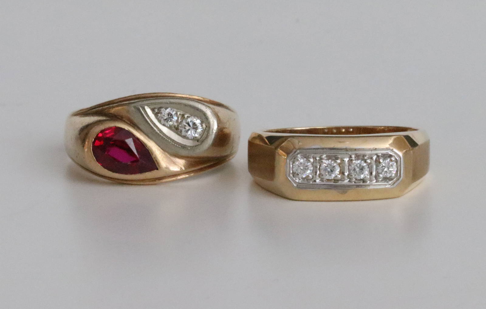 (2) Gold Gent’s Rings Auction