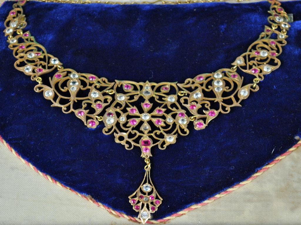 ANTIQUE DIAMOND & RUBY COLLAR NECKLACE, 10.0CTW