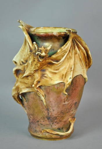 AMPHORA BAT VASE - Nov 03, 2016 | Leighton Galleries in NJ