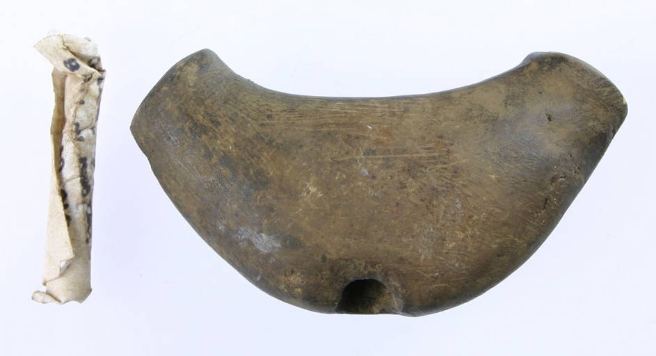 2"x3 1/8" Knobbed Crescent Bannerstone Jackson,