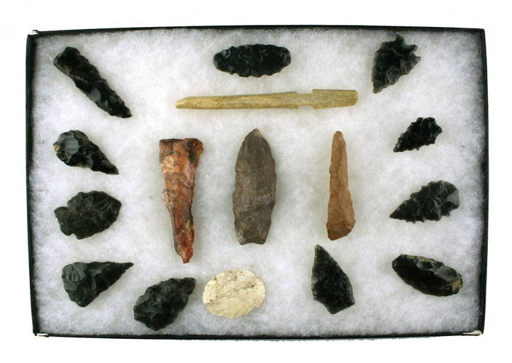 Great Dealer / Display Frame Of Artifacts