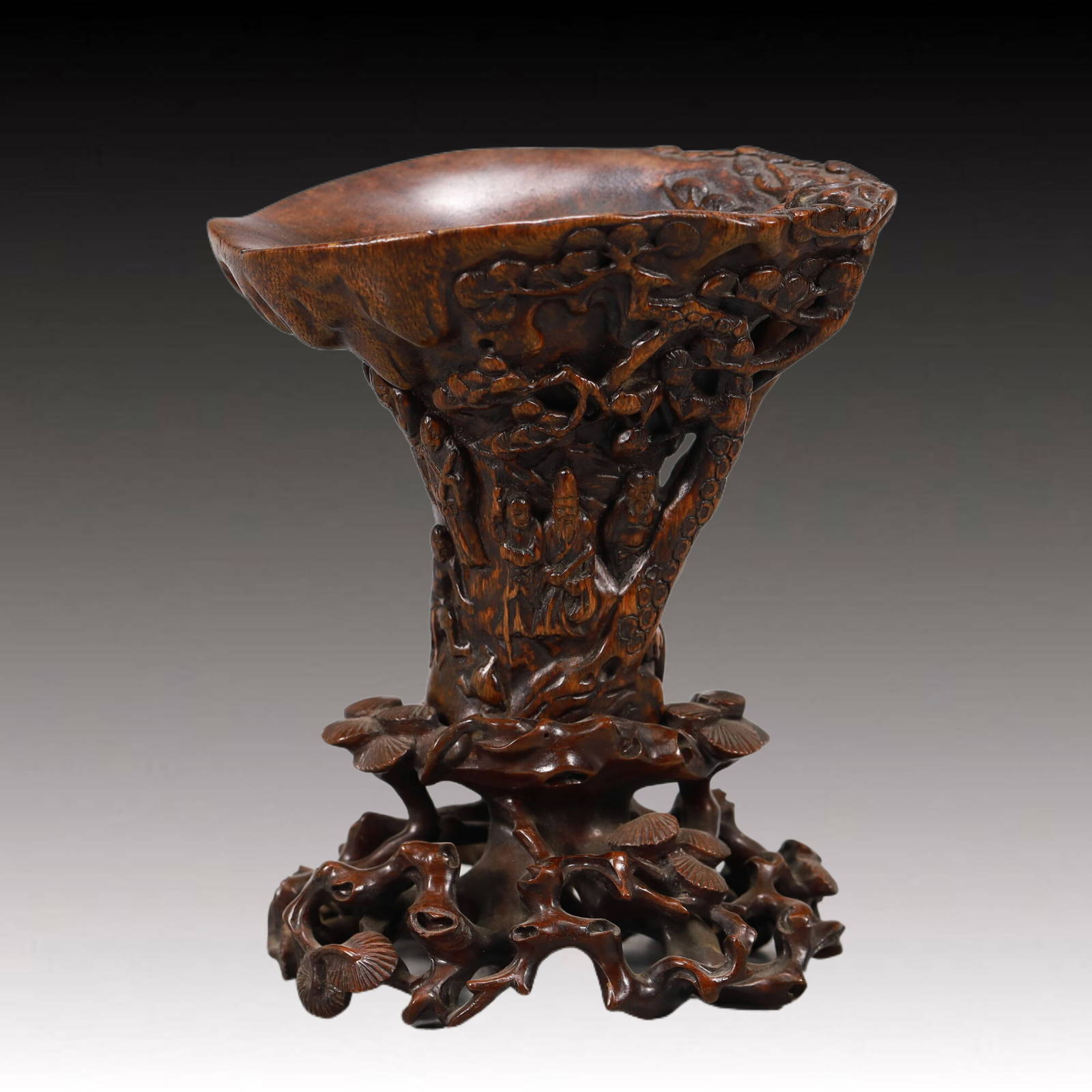A Precious Eaglewood 'pine& Figure' Cup Auction