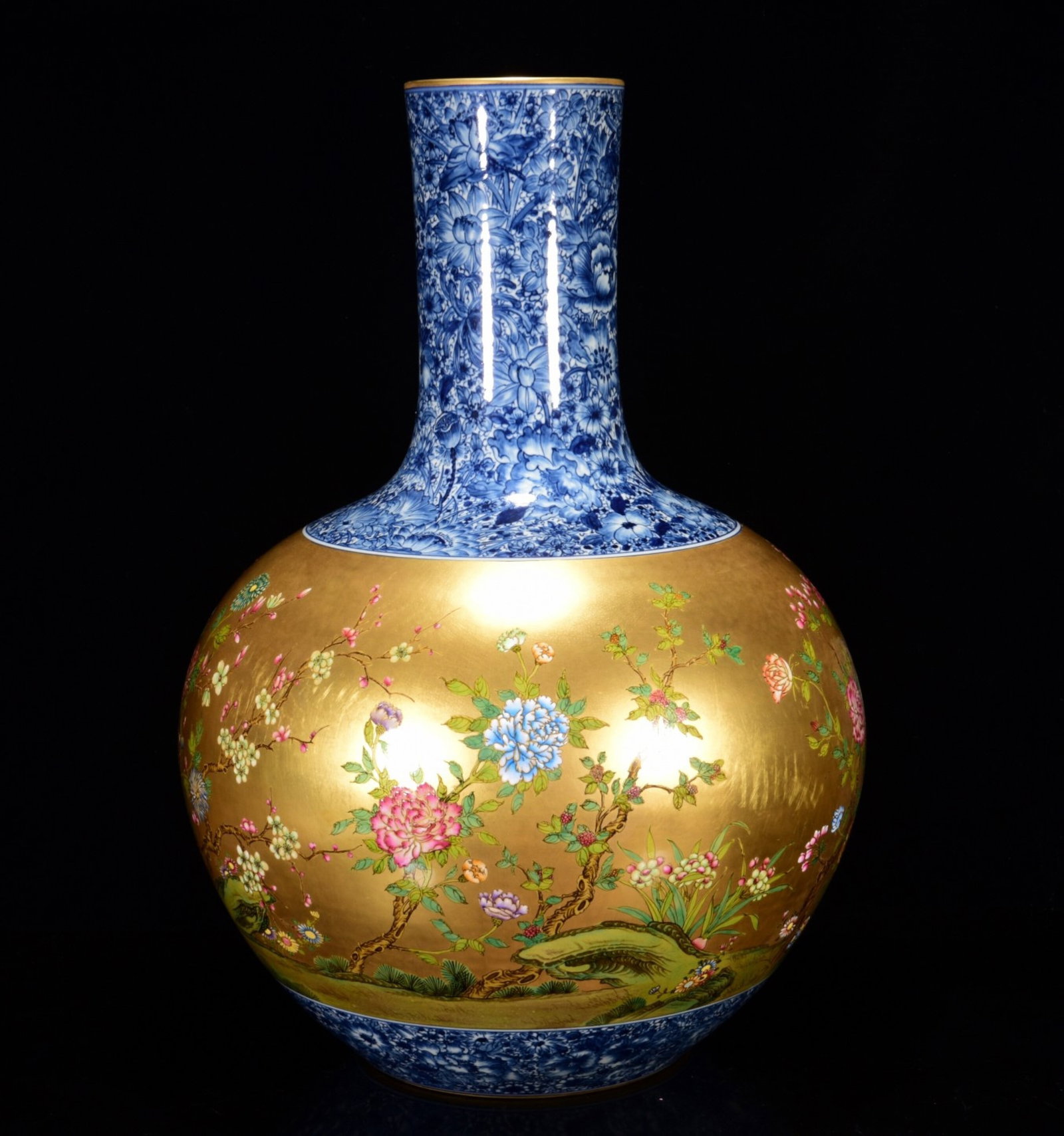 A Huge Blue And White Gilt Flower Pattern Vase Auction