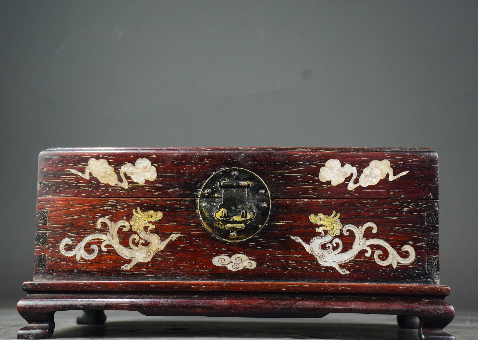 A Rare Zitanwood Inlaid Shell Dragon And Phoenix Pattern Box Auction