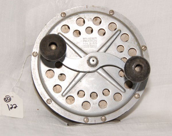 122: Pflueger Pakron 3180 Reel in good condition