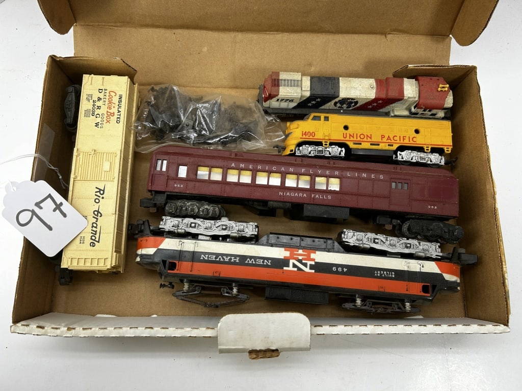 Lot Of 5 Train Cars Auction