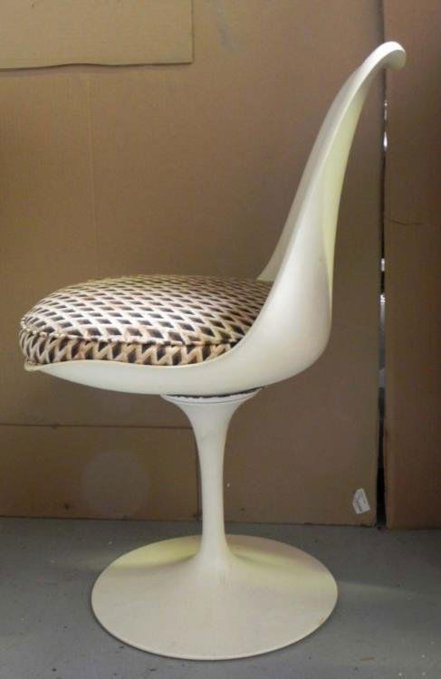 1970s Retro Modern White Round Table & 4 Chairs Set : Lot 550120