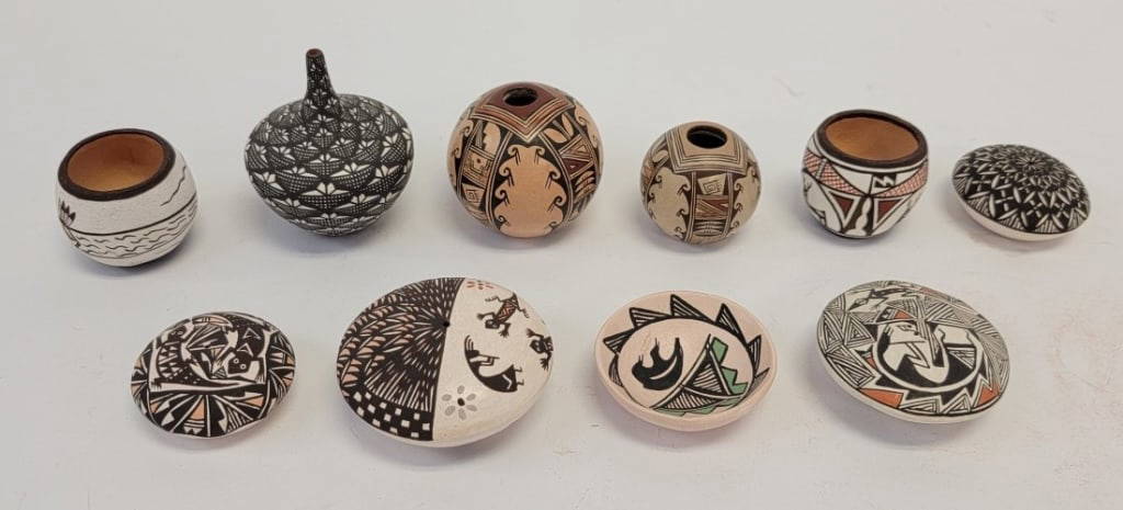 Collection 10 Native American Mini Pueblo Pottery Auction