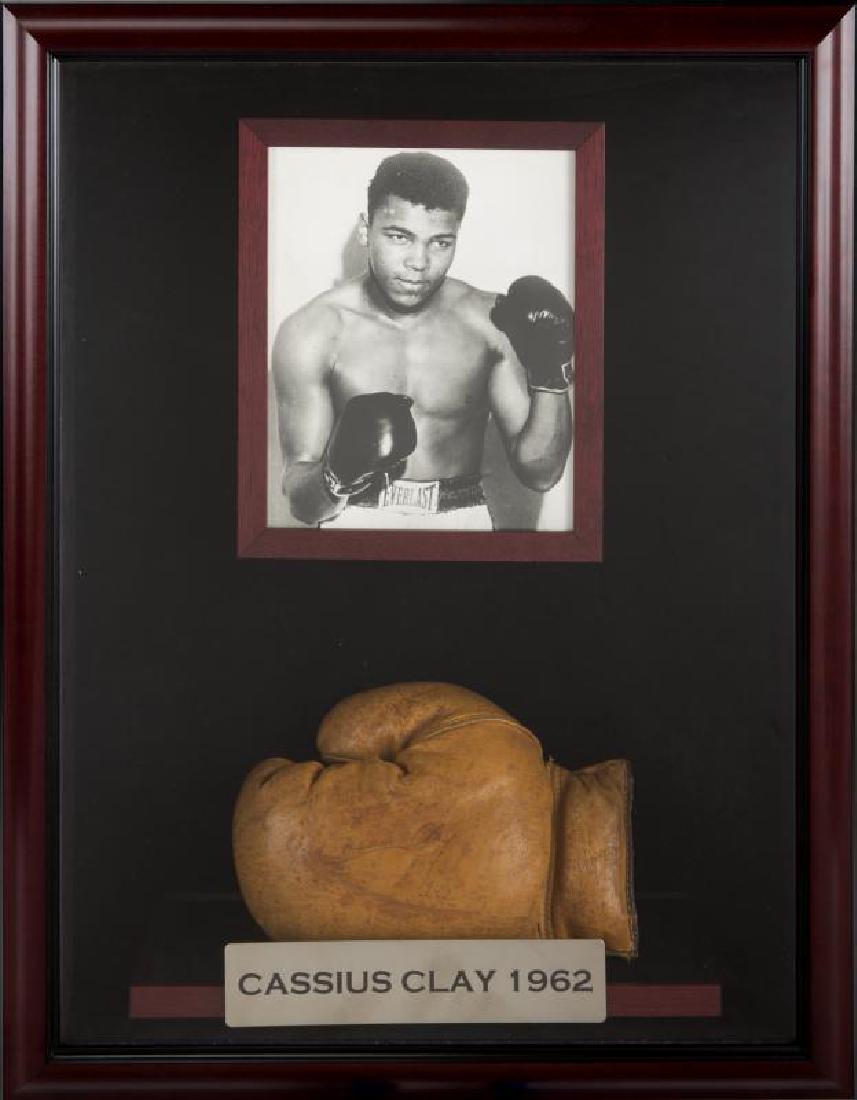 CASSIUS CLAY 1962 SIGNED BOXING GLOVE