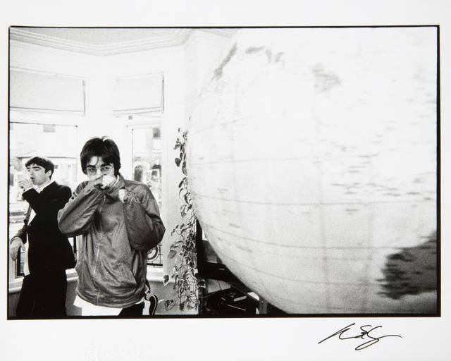 OASIS DEFINITELY MAYBE ALBUM COVER OUTTAKE SIGNED BY - Oct 26, 2019 ...