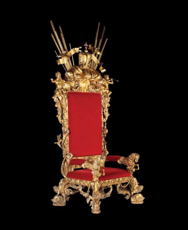 519: MONUMENTAL GILDED THRONE