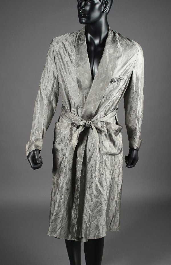 1001: PLAYBOY: Hugh Hefner Signed Robe