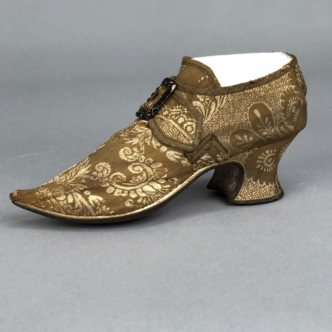 SINGLE ENGLISH SILK BROCADE SHOE, 1730s