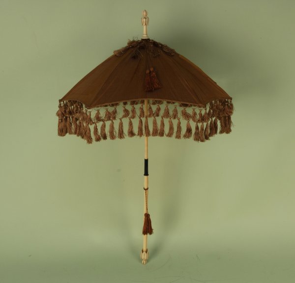 291: FOLDING SILK PARASOL with CARVED IVORY HANDLE, 19t
