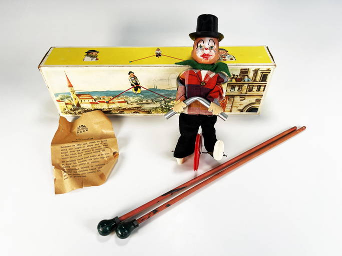 CLOWN TIGHTROPE WALKER TOY - May 14, 2022 | Converse Auctions in PA