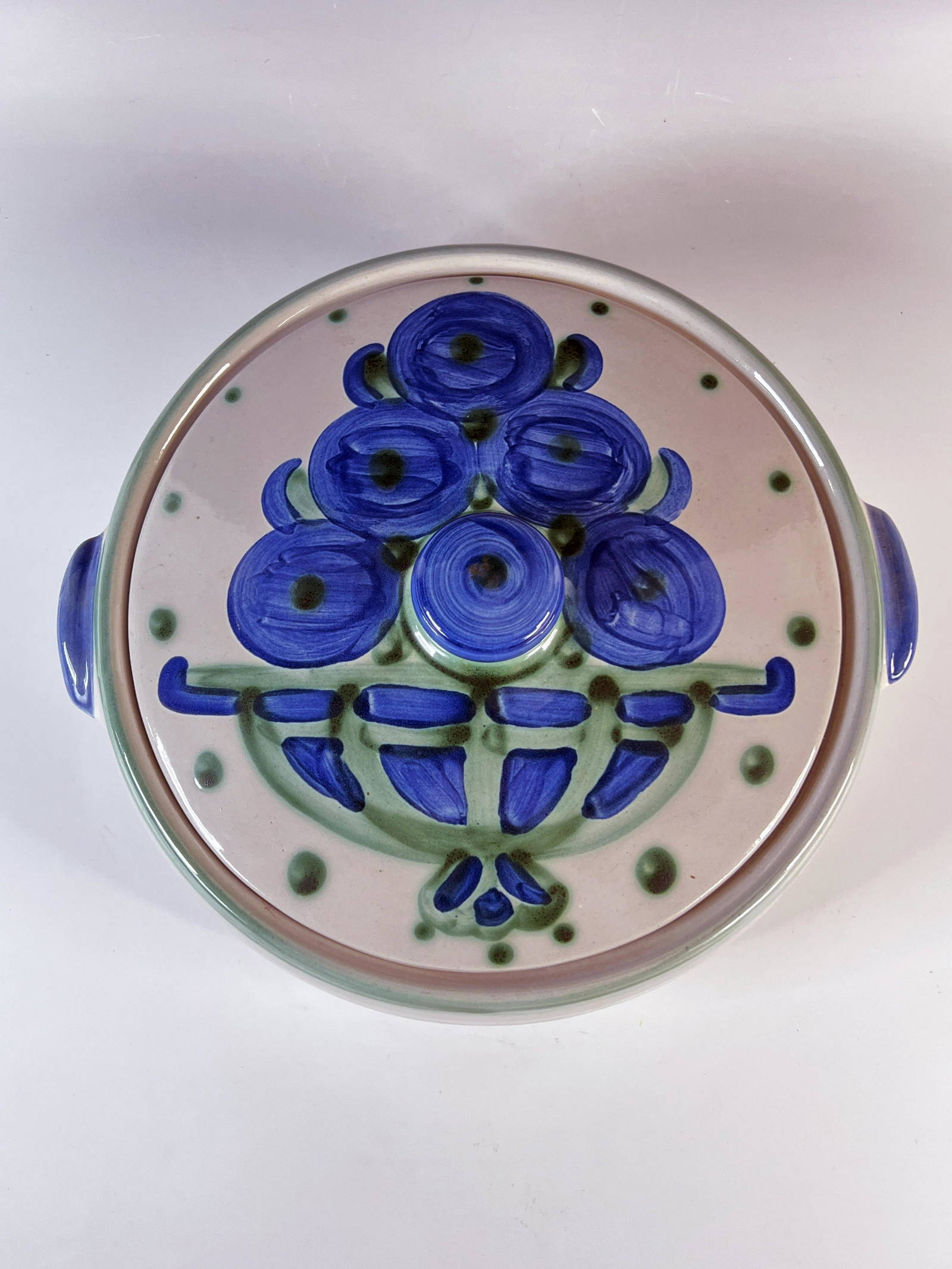 LARGE M A HADLEY PORCELAIN DISH (#0185) on Mar 17, 2023 | Converse ...