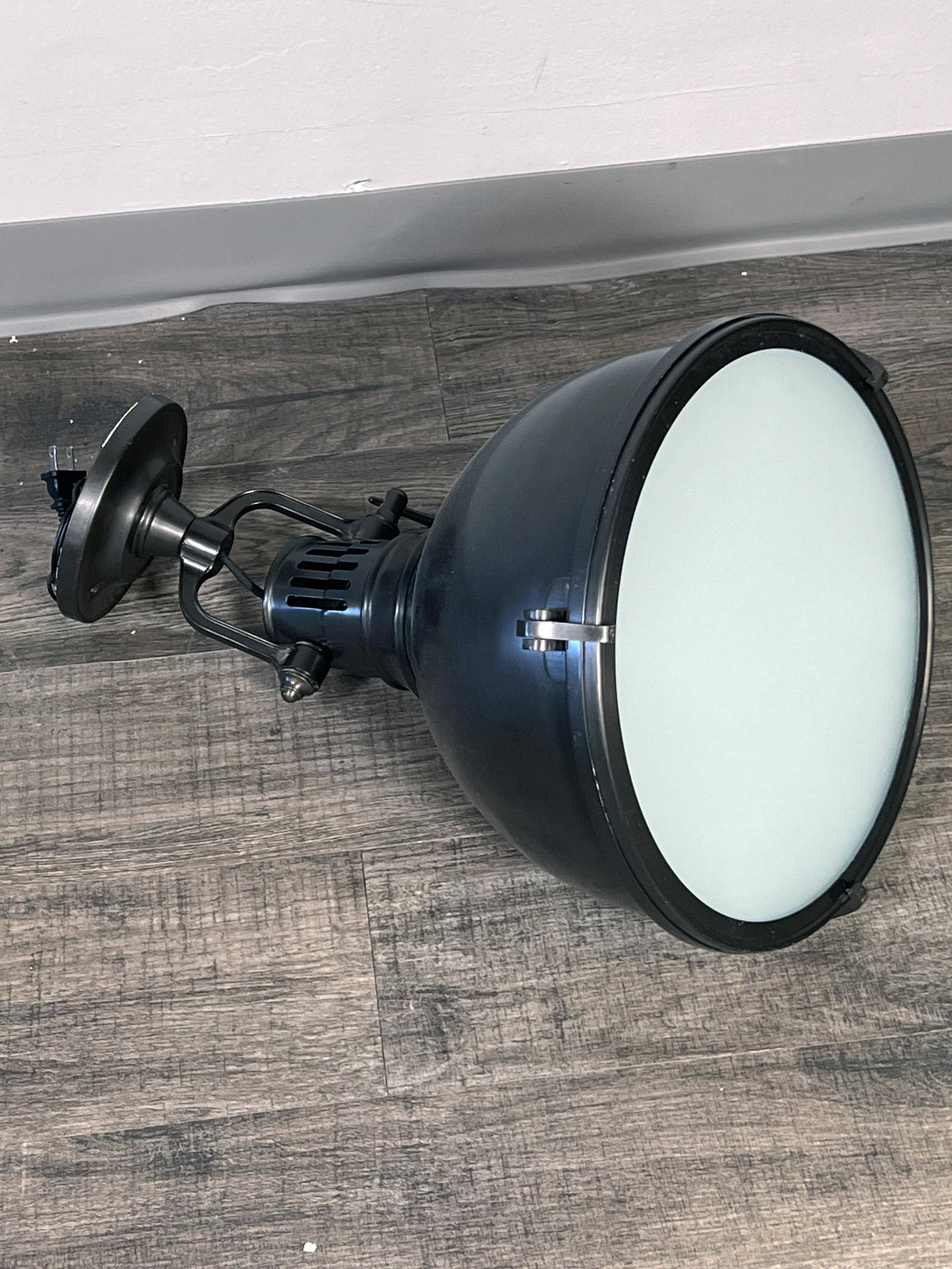 Ceiling Mount Klieg Style Big Light Auction