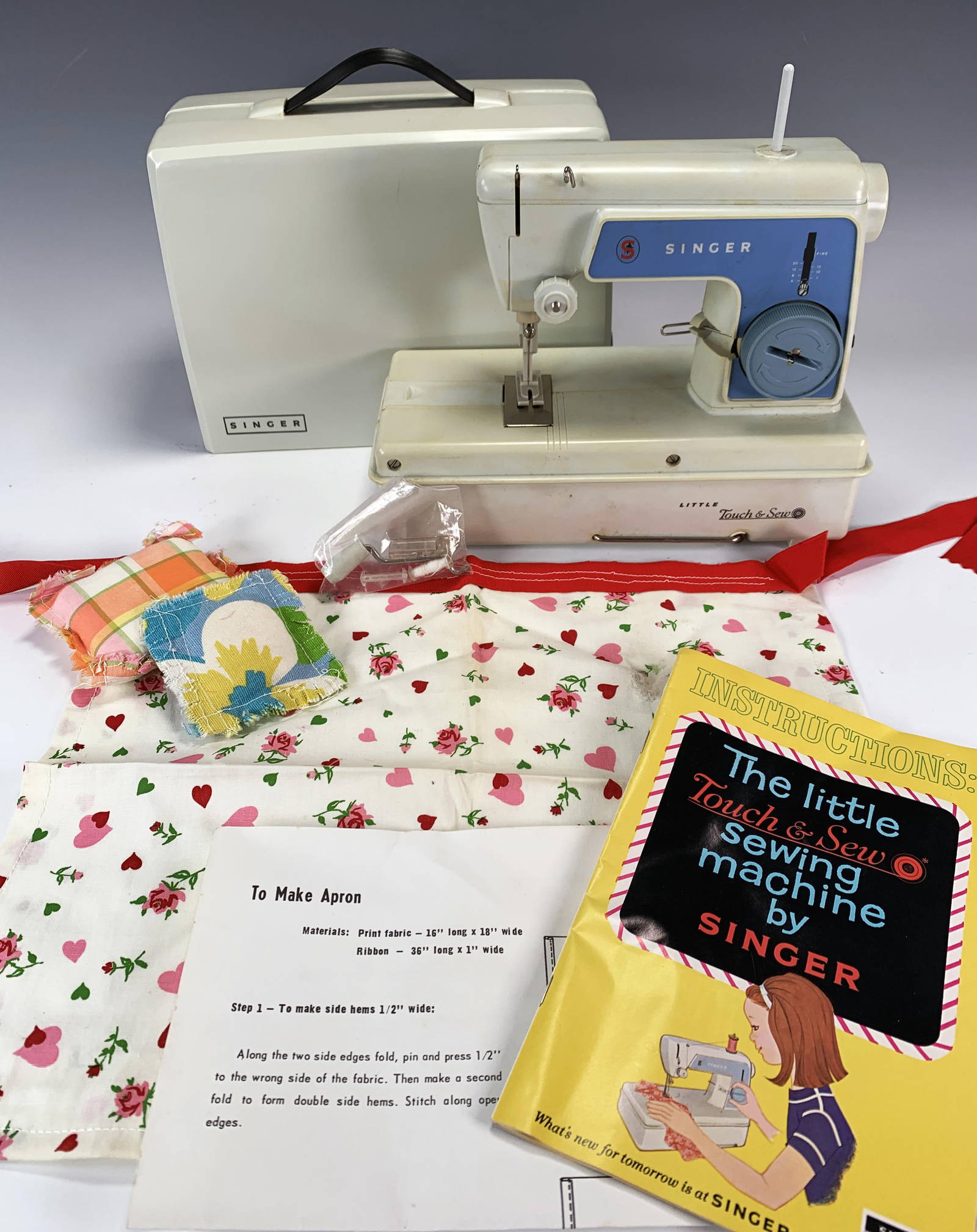 Vintage Singer Little Touch & Sew Travel Sewing Machine Auction