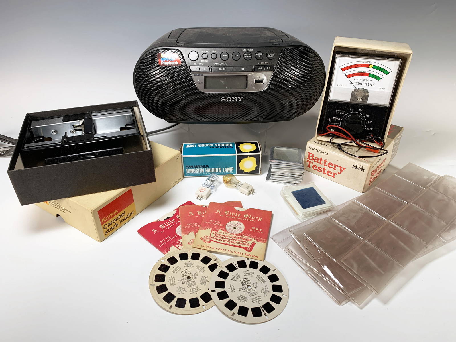 A/v Lot Spanning Decades Sony, Slides, View Master Auction