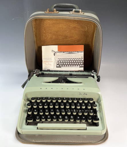 Vintage Remington Ten Forty Portable Typewriter In Case