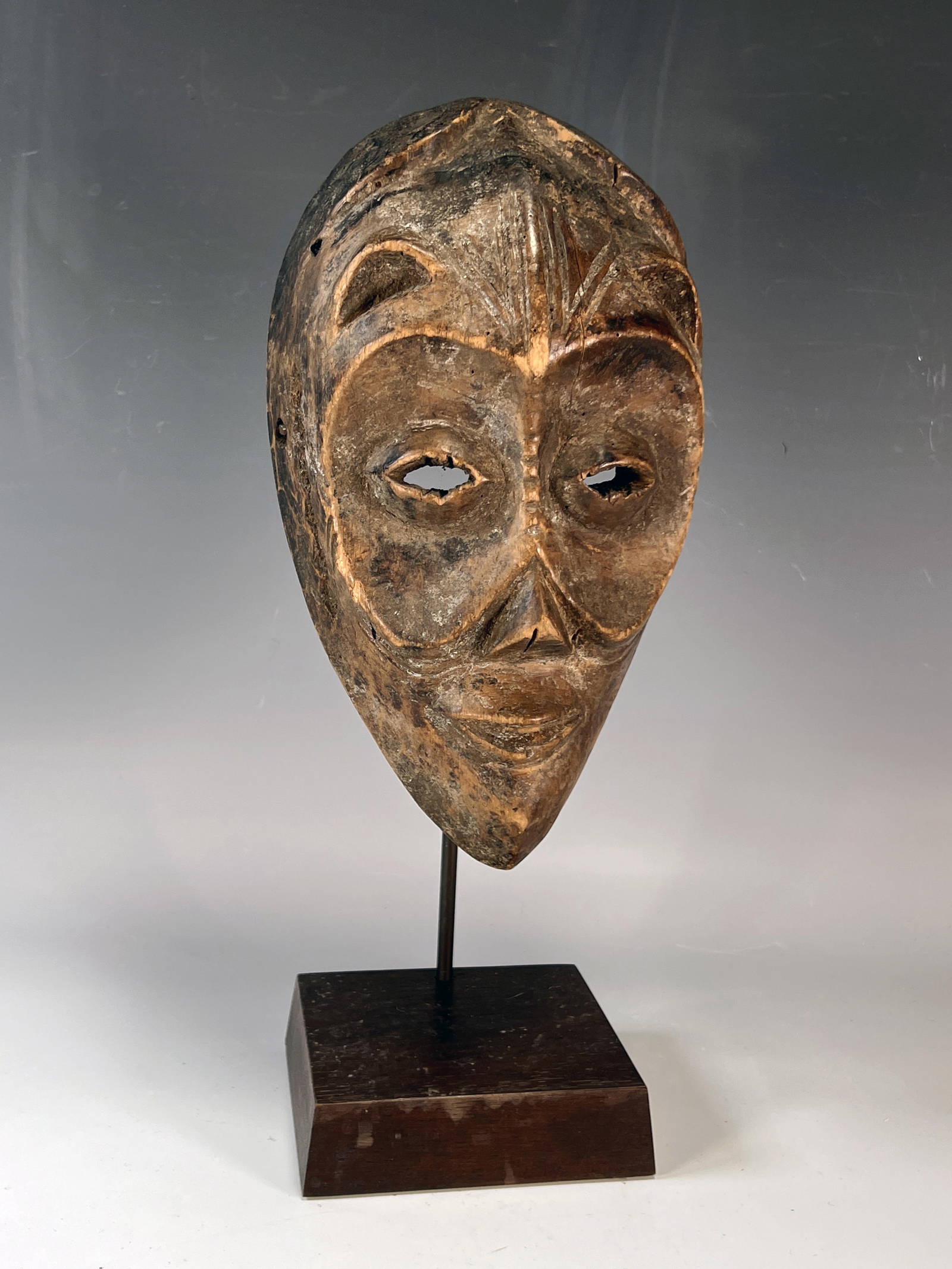 Ngbaka Mask Congo Central Africa With Stand Auction