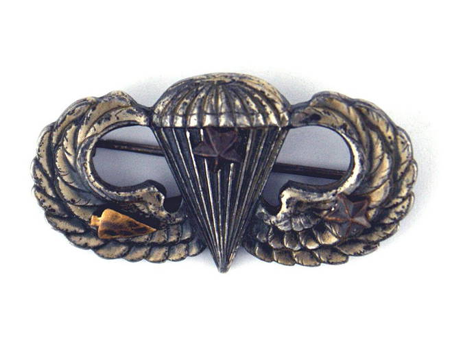 US WWII STERLING Paratrooper Badge (#0514) on Dec 17, 2022 | Mohawk ...