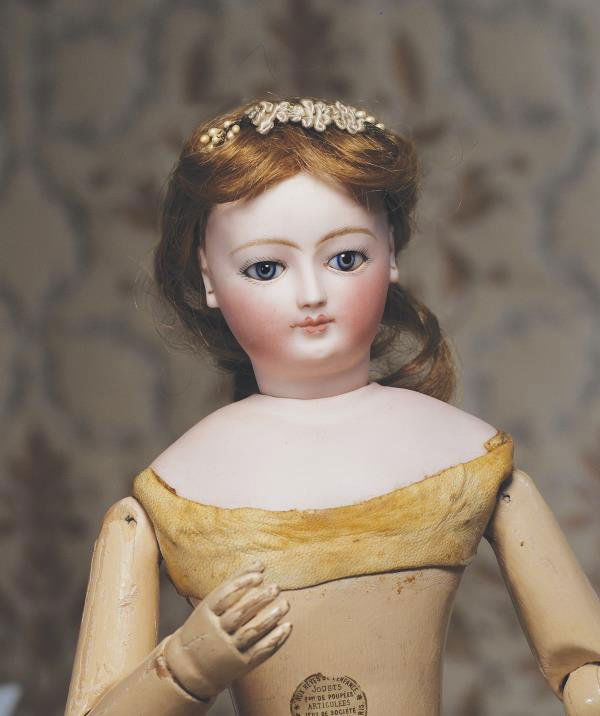 85: SIMMONE-TYPE FRENCH FASHION LADY WITH WOODEN BODY