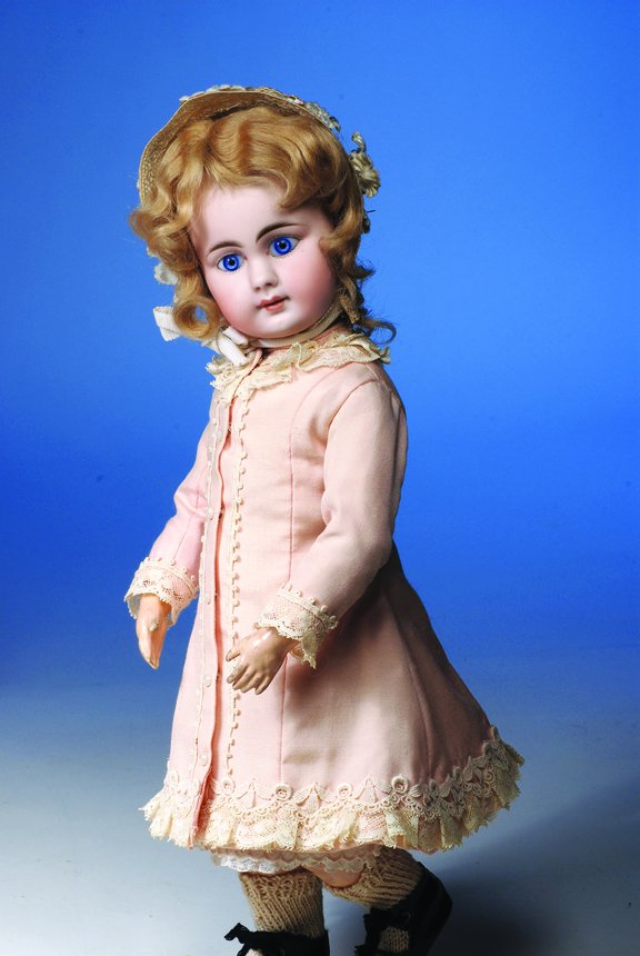 121: SIMON & HALBIG GERMAN BISQUE MODEL 939 BEBE. Mark