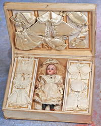 A PRECIOUS SIMON & HALBIG ALL-BISQUE DOLL IN PRESENTATION BOX - Nov 05 ...