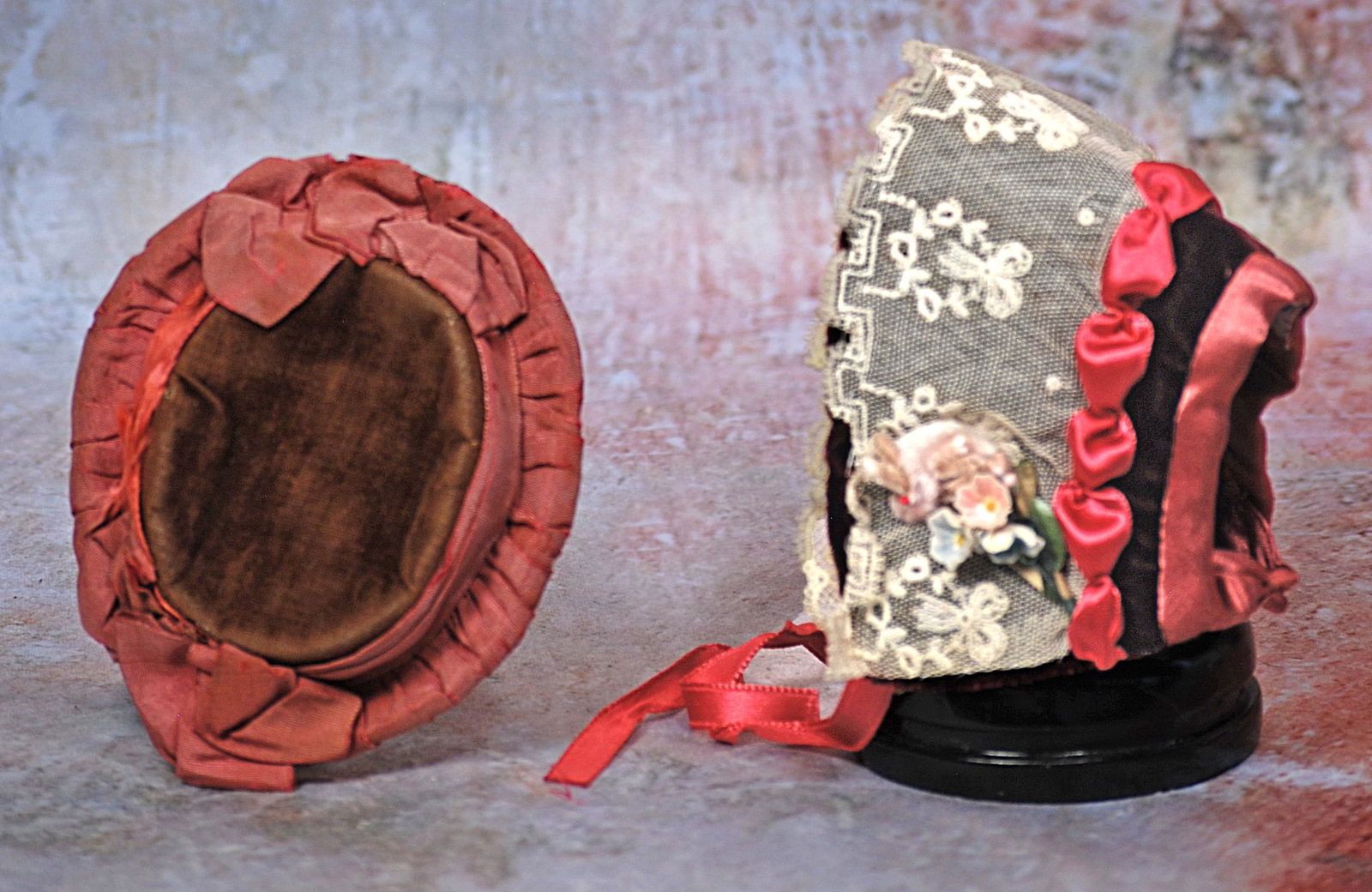 TWO DOLL BONNETS - Nov 05, 2022 | Frasher's Doll Auction in MO