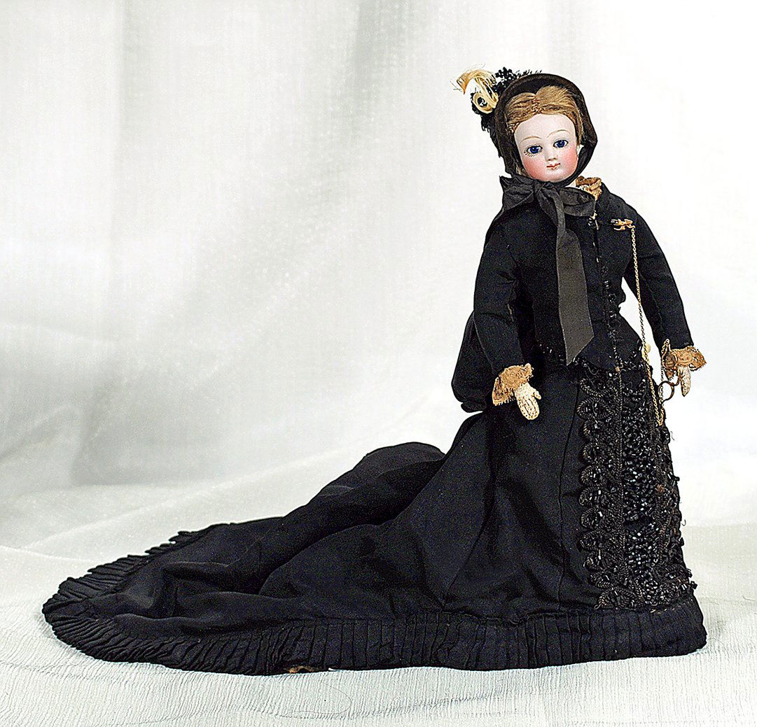 LOVELY SIMMONE-TYPE FRENCH BISQUE POUPEE IN ORIGINAL