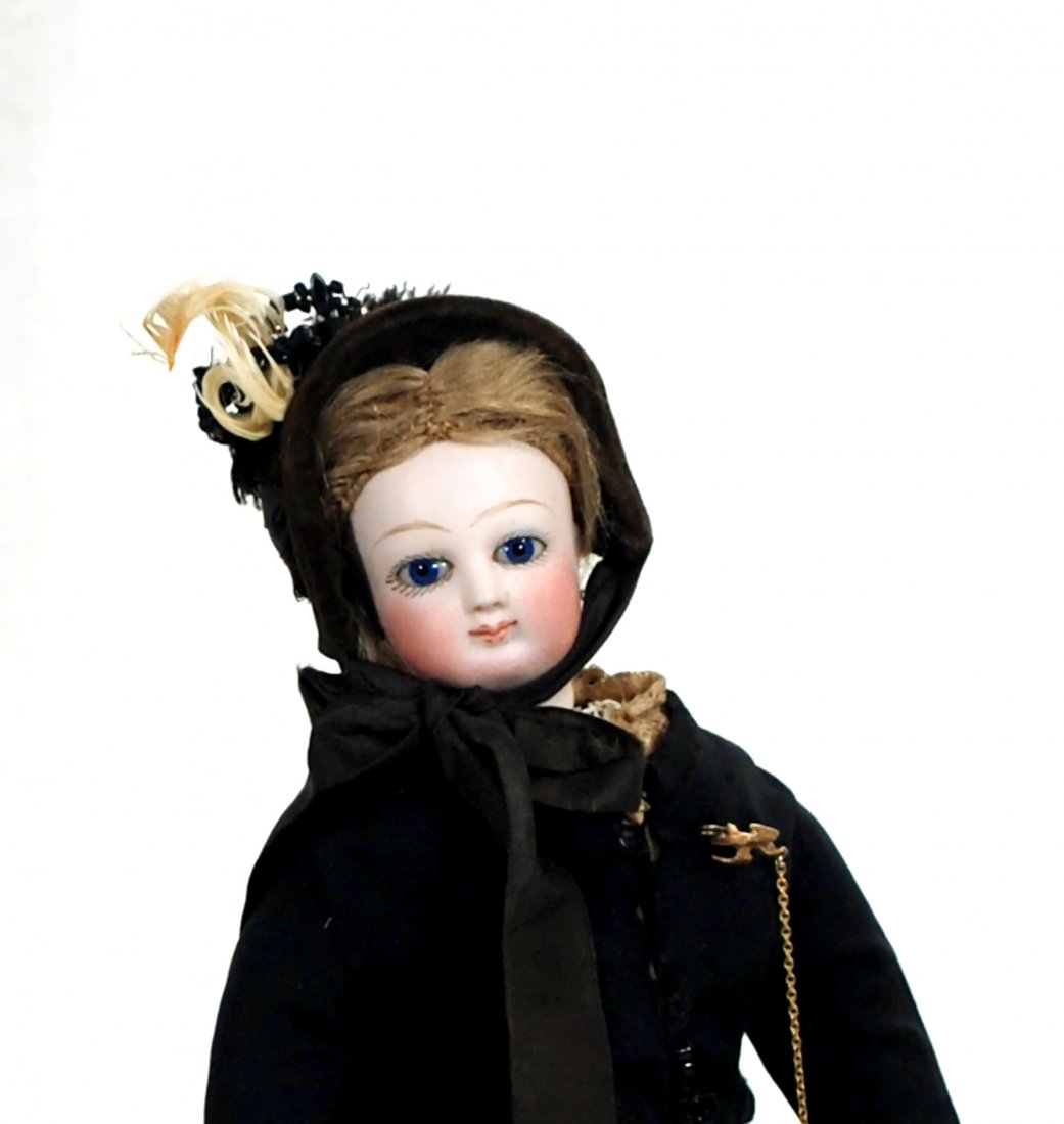 LOVELY SIMMONE-TYPE FRENCH BISQUE POUPEE IN ORIGINAL