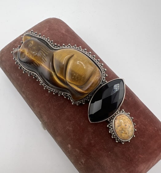 Large Scale Amy Kahn Russell Cat Pendant / Brooch Auction