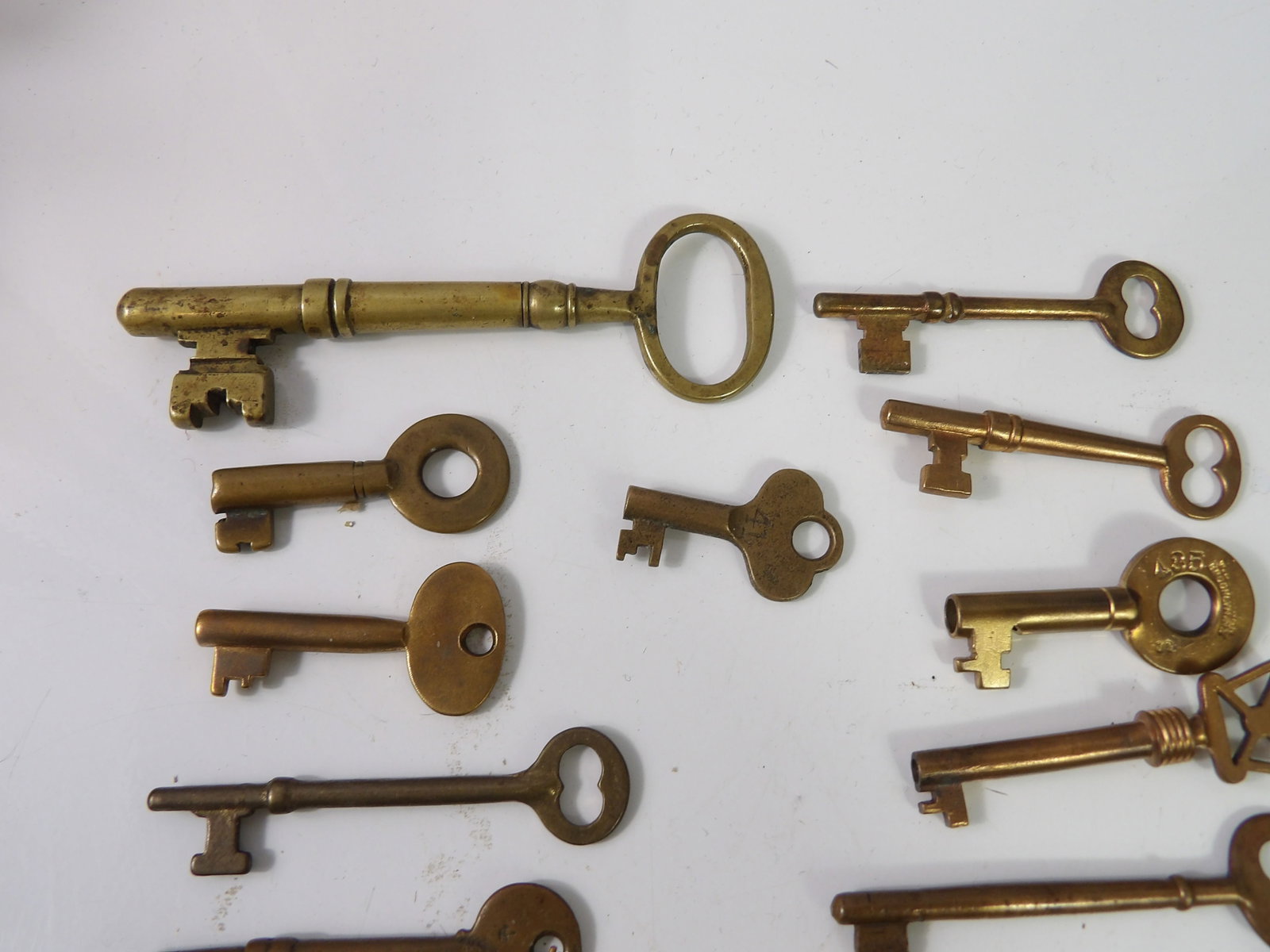 Collection Of Various Brass & Bronze Skeleton Keys Auction