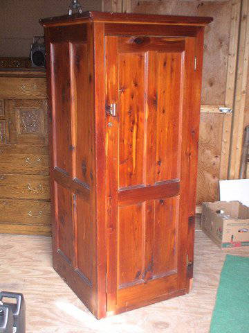 Vintage Large Cedar One Door Closet/wardrobe. Ver
