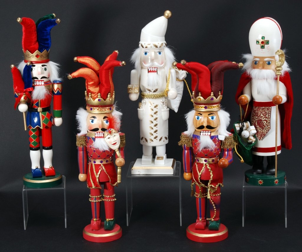 5 Nutcrackers, Jesters & Priest Nutcracker