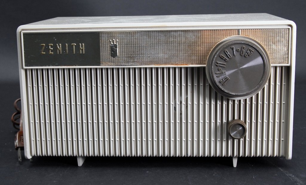 Zenith Table Radio Model J 506