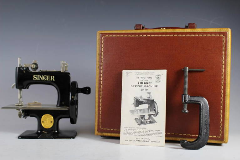 Singer Model 20 10 Children's Sewing Machine