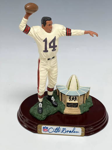 Otto Graham Autographed Pro Football Hall Of Fame Statue/figure