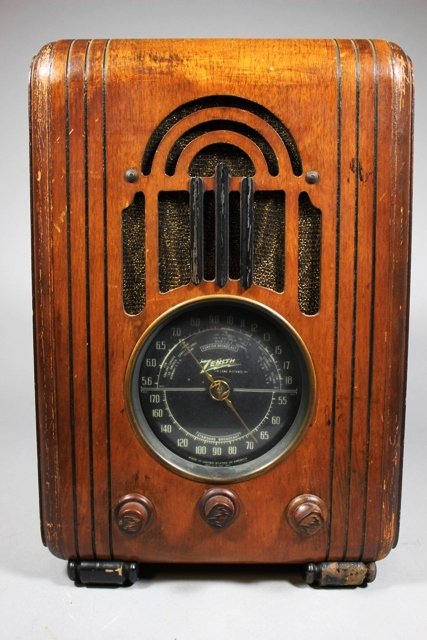Vintage Zenith Tombstone Radio Model 5s228