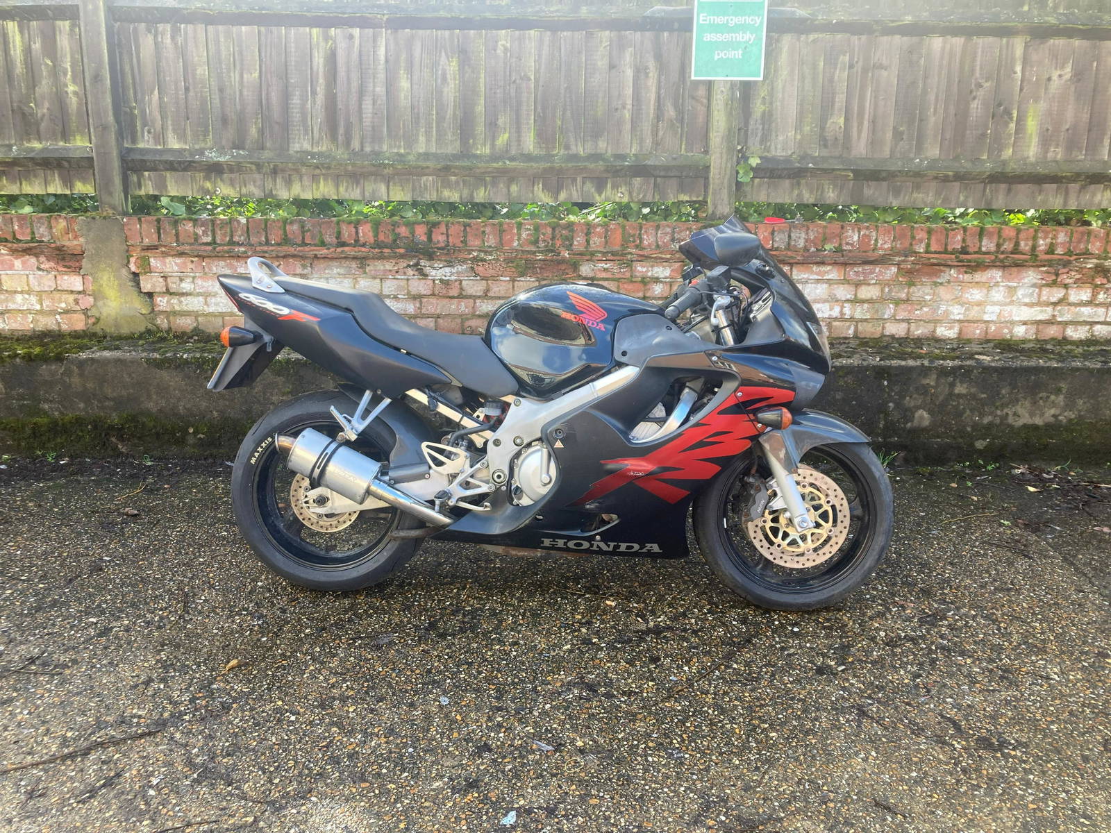 2000 Honda CBR600F Frame no. JH2PC35AXYM104239 Engine no. PC35E-2108497 ...