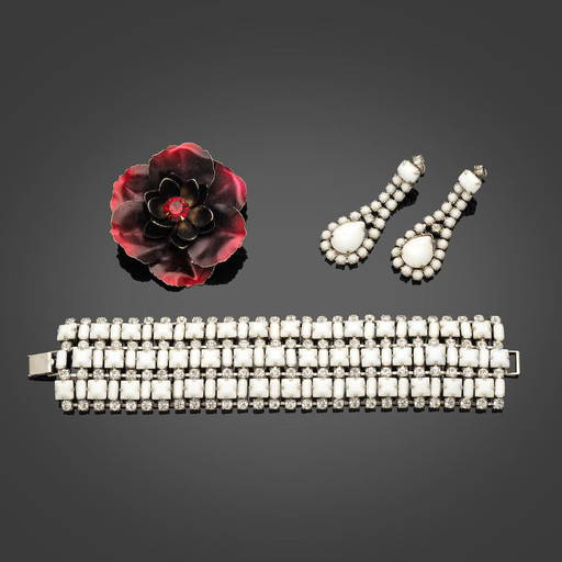 Weiss, Circa 1960. Demi Parure Et Une Broche.