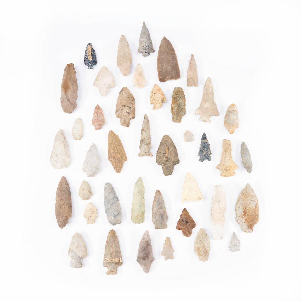 Forty Prehistoric Stone Arrow Points Lg. From 4 To 3/4 In. Auction