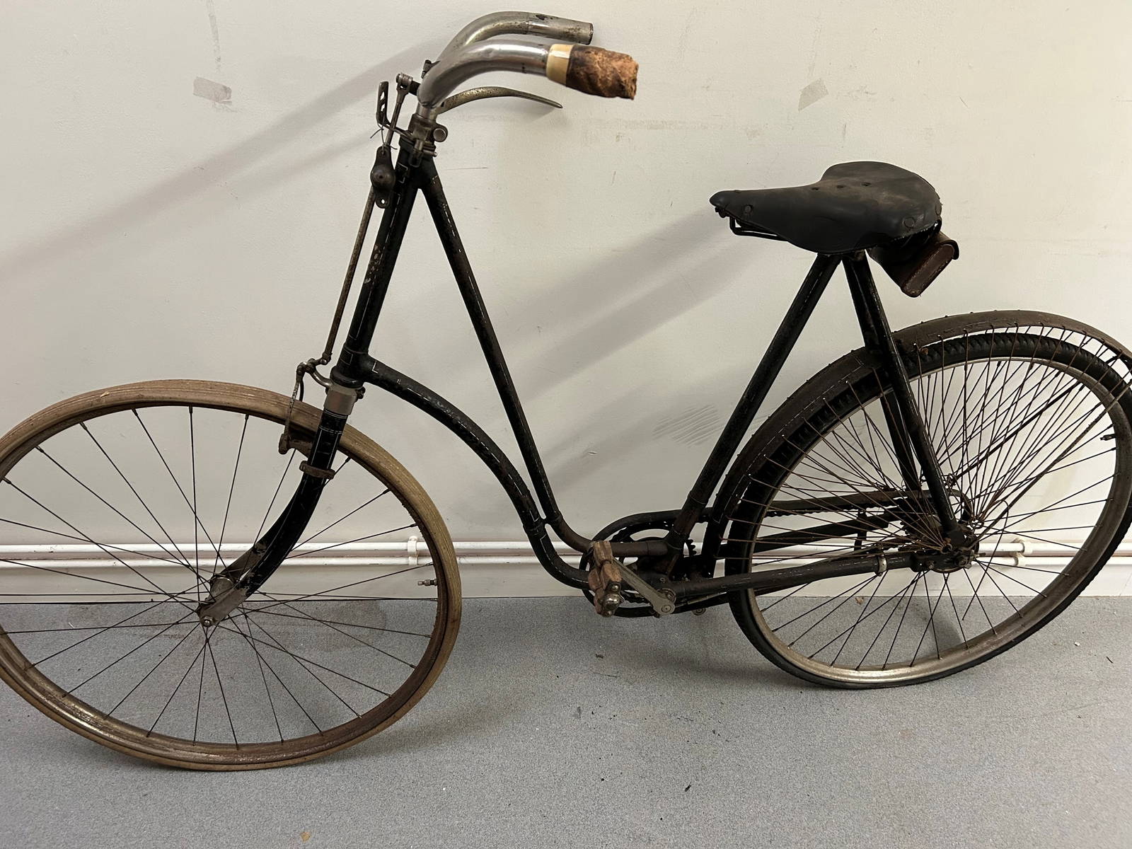A Ladies Loop Frame Bicycle, 23 Inch Frame Auction