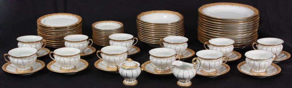 105: Meissen Gold Leaf Pattern Dinner Set