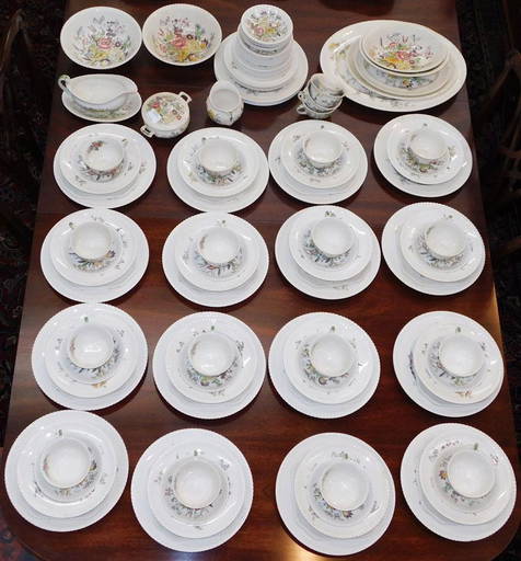 137 Pc Johnson Bros."garden Bouquet" Dinnerware