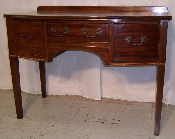 438: Mahogany Hepplewhite server or dressing table.