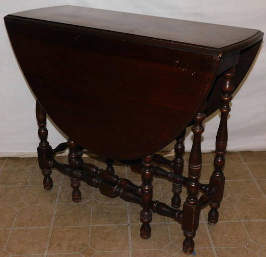 Antique Mahogany Gateleg Table