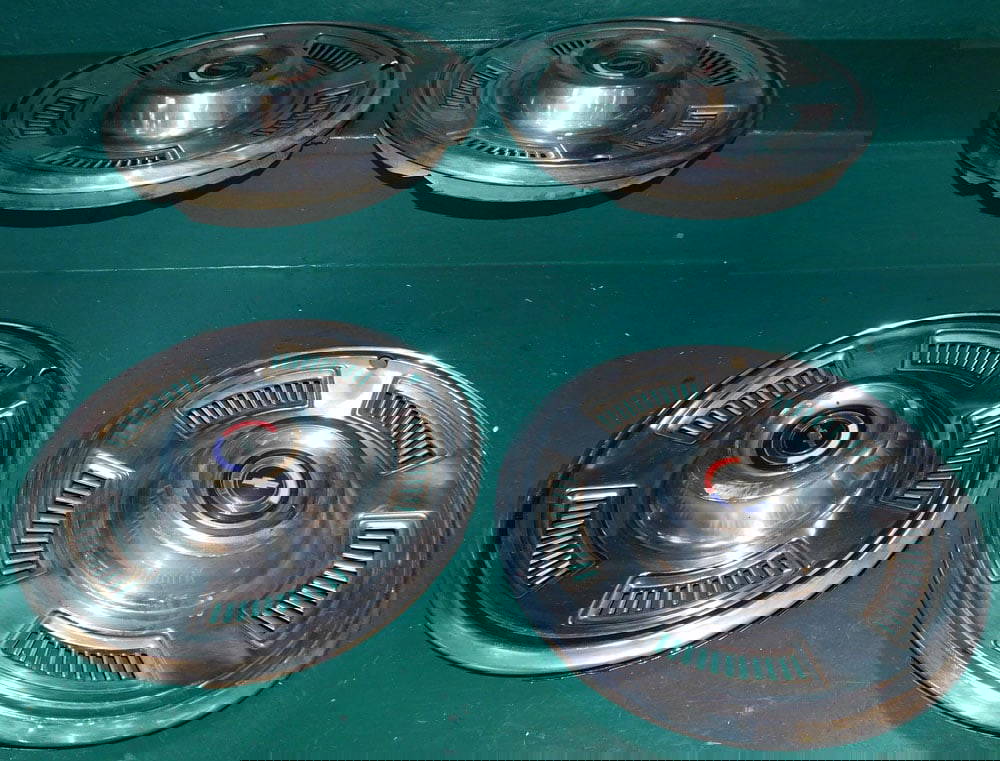 Set Of 4 Vintage Metal Automobile Hubcaps Auction
