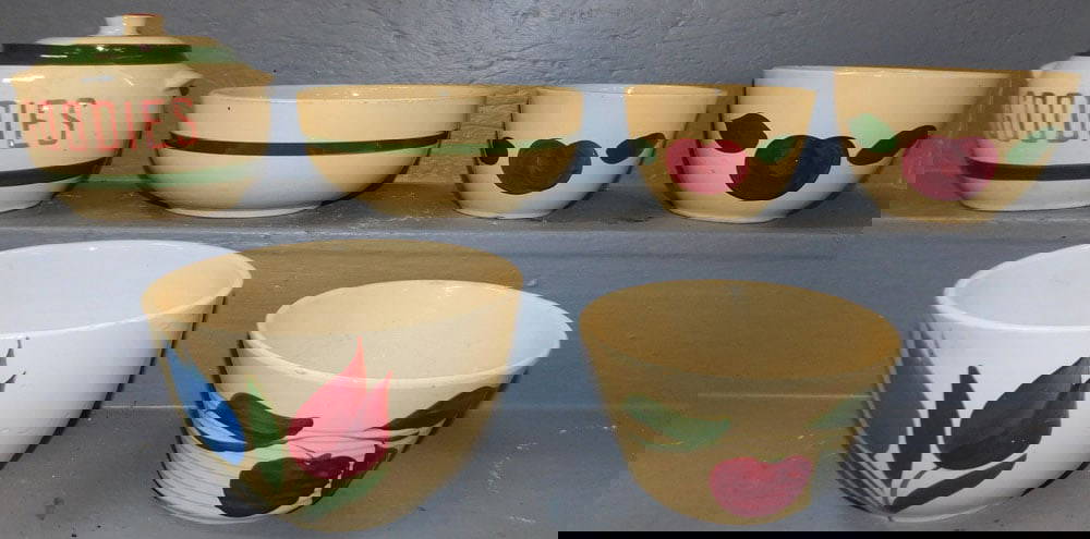 6 Pieces Of Watt Apple Pottery Auction